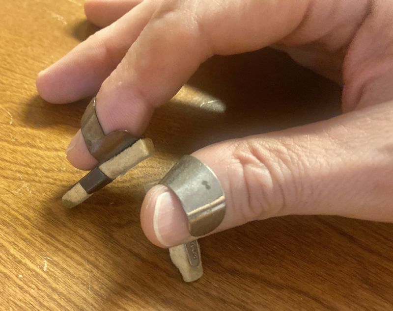 "S. S. Stewart Patent Banjo Thimbles" on ebay are not what they claim ...