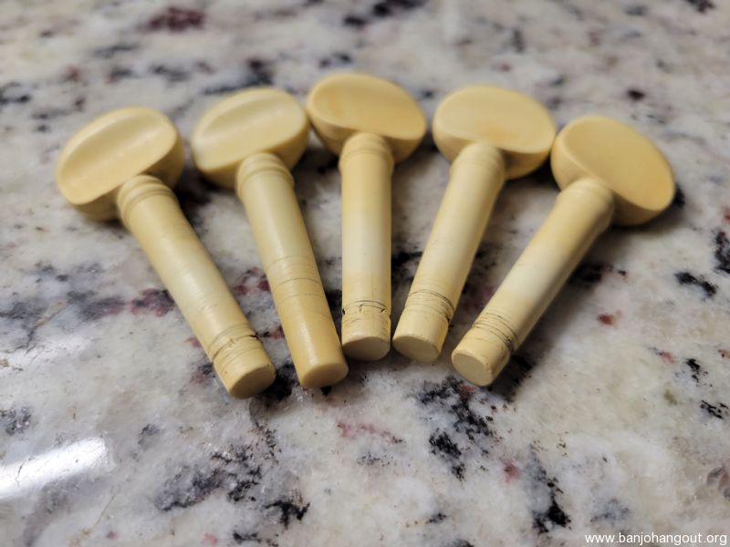 SOLD: REDUCED 9x Antique Friction Pegs - 4x Ivoroid - Banjo Hangout