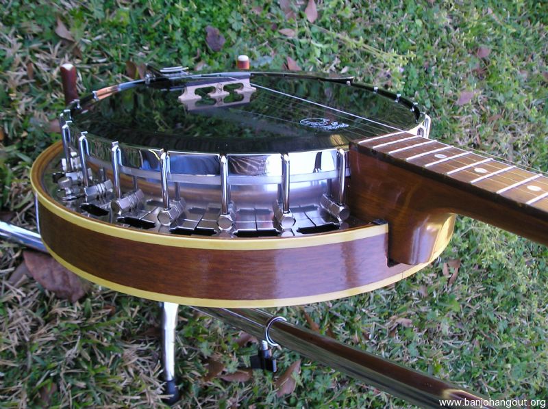Saga 'Archtop' Banjo with Case - Used Banjo For Sale at BanjoBuyer.com