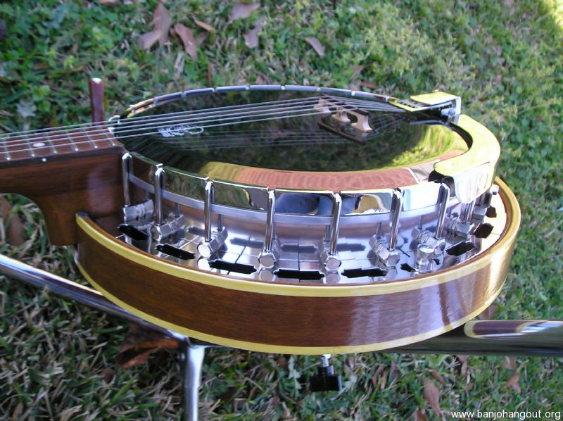 Saga 'Archtop' Banjo with Case - Used Banjo For Sale at BanjoBuyer.com