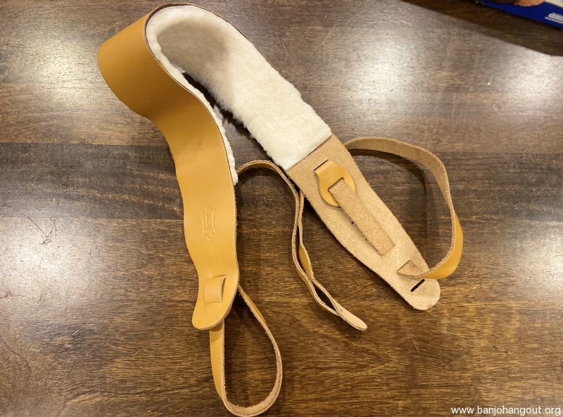 SOLD: Levy’s leather & sheepskin cradle banjo strap - Banjo Hangout