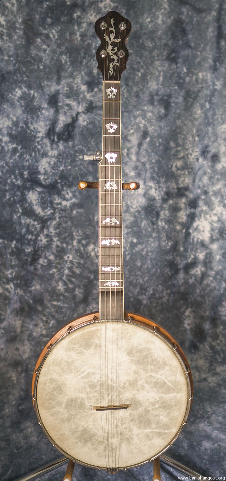 Sagmoen cherry banjo - 12 inch pot, Dobson ring, fancy inlay - Used ...