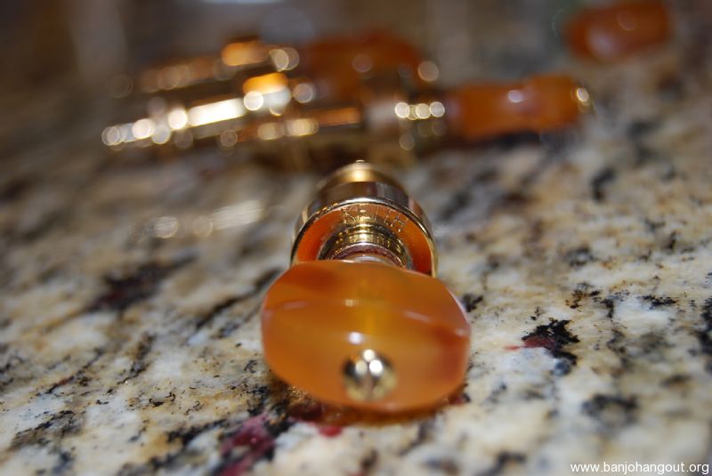 SOLD: Keith Standard Tuners - gold plated w/amber buttons - Banjo Hangout