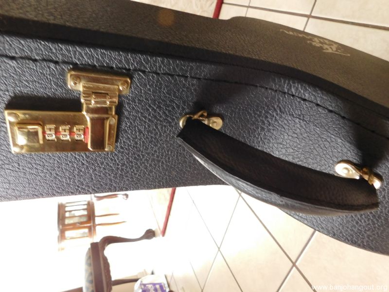 SOLD: "The Gibson" banjo case - Banjo Hangout