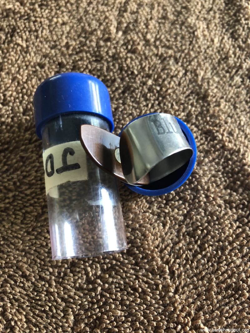 SOLD: Blue Chip JD-Lrg. Thumb Pick - Banjo Hangout