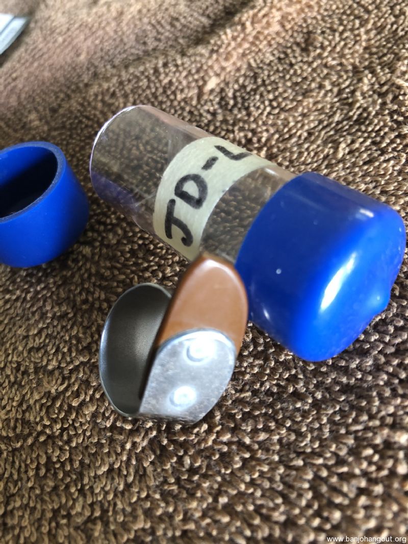 SOLD: Blue Chip JD-Lrg. Thumb Pick - Banjo Hangout